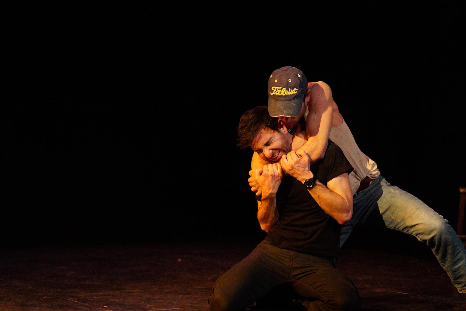 Tom à la ferme - La Scène Libre | THEATREonline