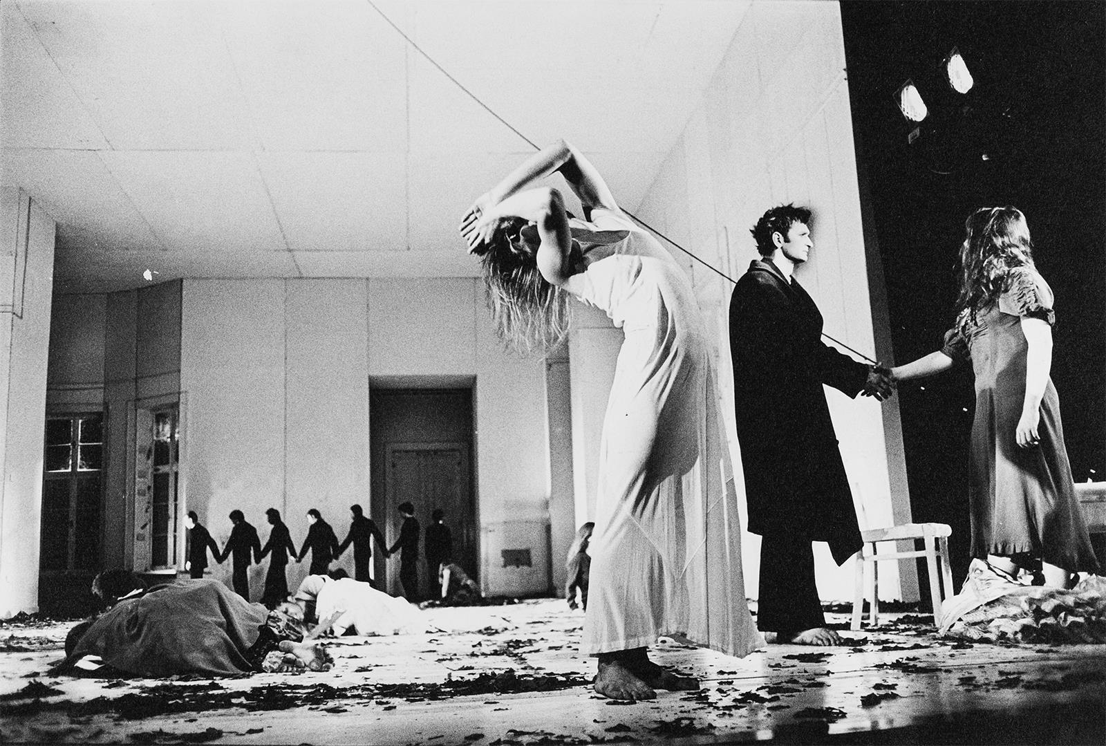 Pina Bausch - Barbe-Bleue - Opéra Garnier | THEATREonline