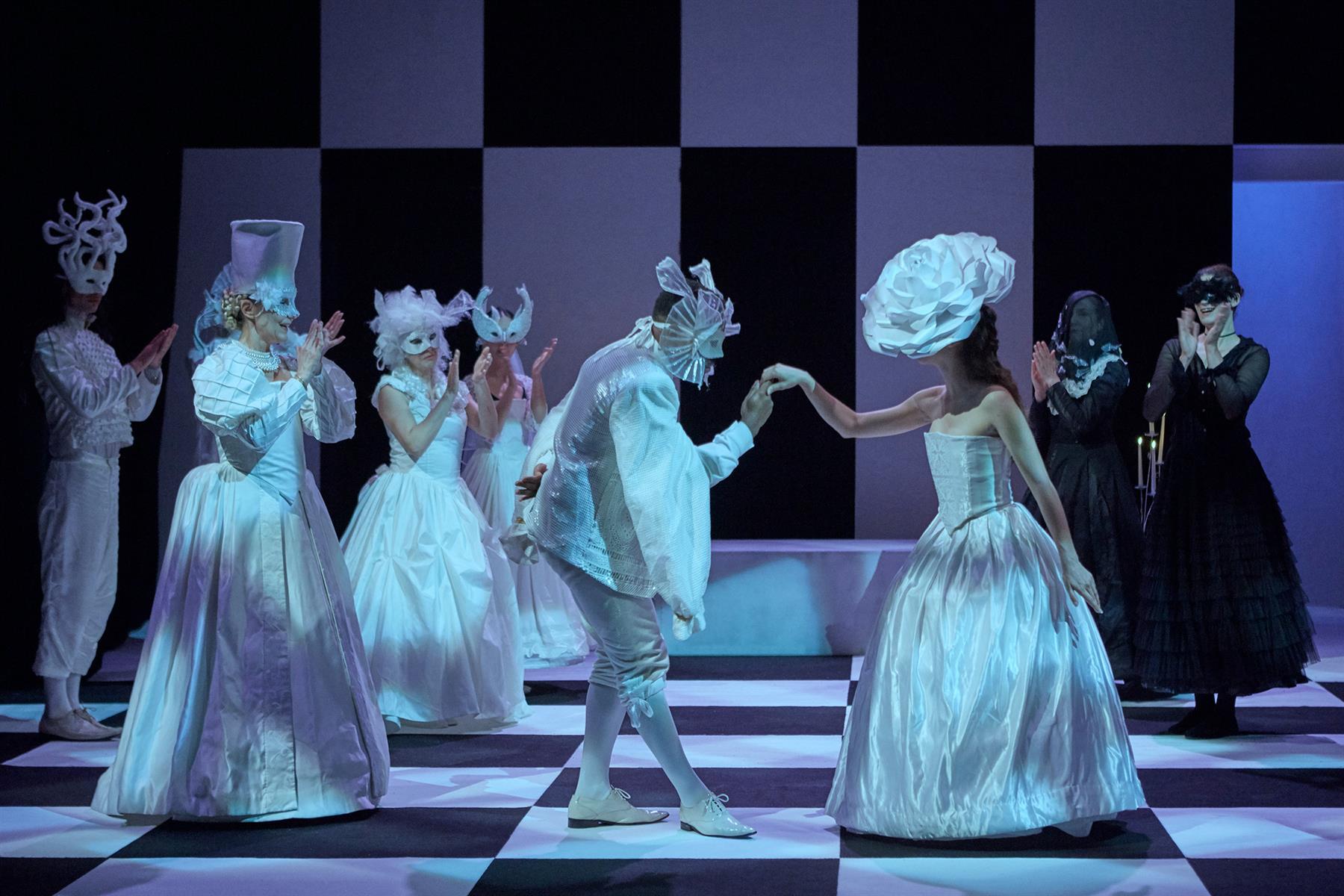 Roméo et Juliette - Théâtre des Gémeaux Parisiens | THEATREonline