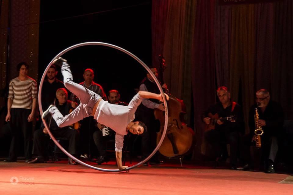 Cirque Tzigane Romanès - Voyage Tzigane - Chapiteau du Cirque Tsigane ...