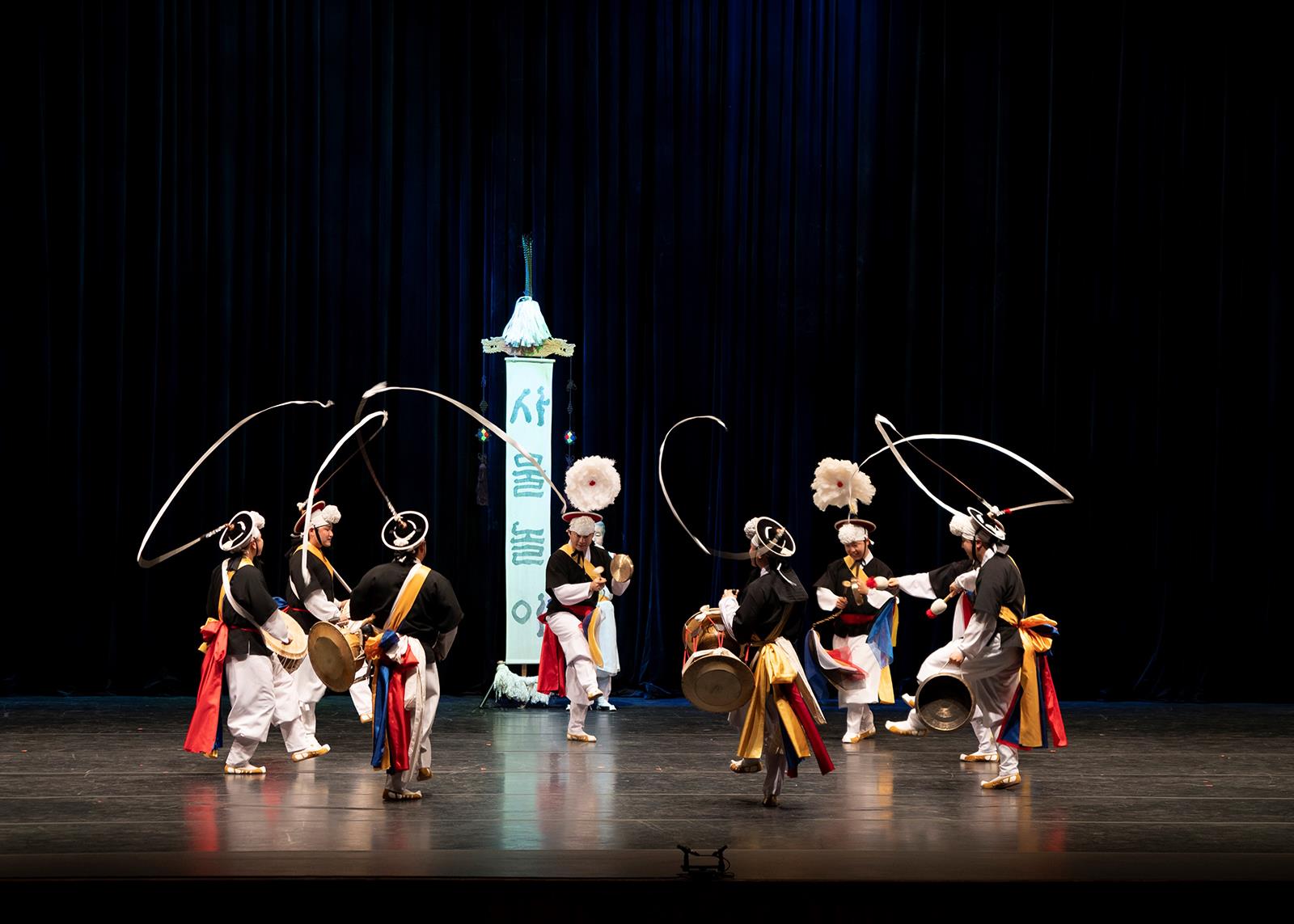 Samul Nori - Percussions et danses traditionnelles de Corée ...