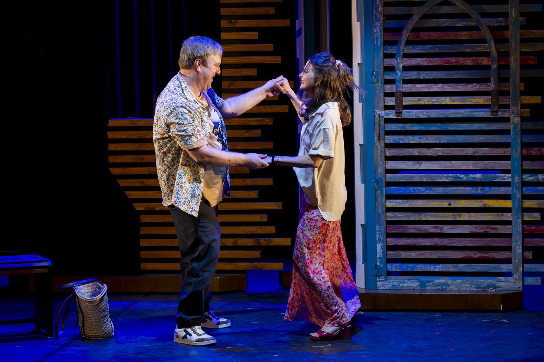 Le gros qui fume comme une cheminée en hiver - Théâtre des Béliers ...