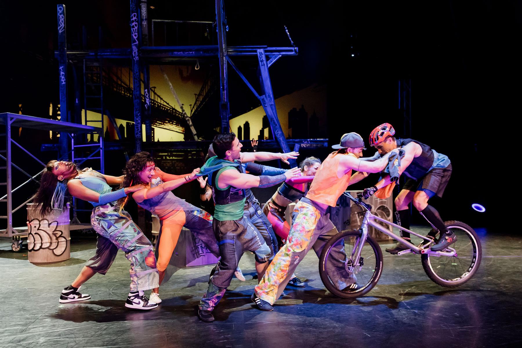 Cirque Éloize - iD-Evolution - Théâtre Montparnasse | THEATREonline
