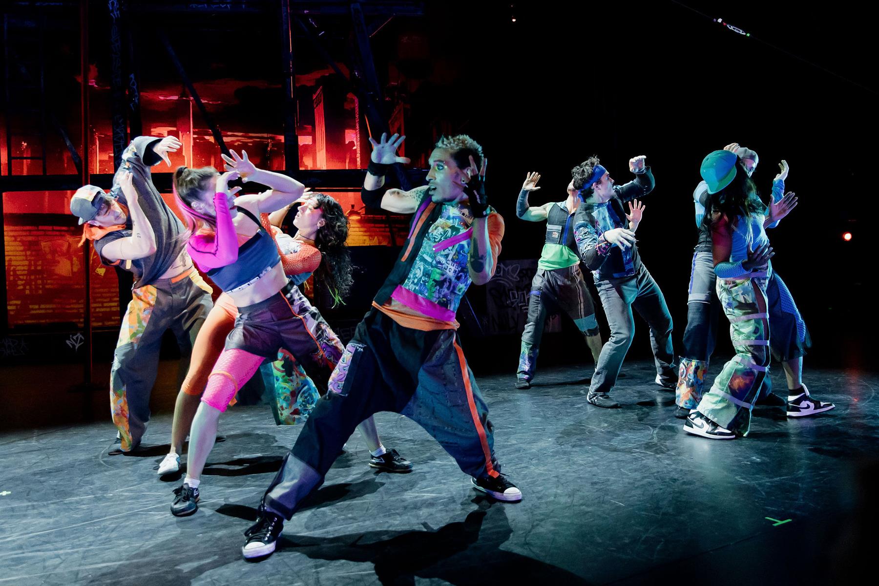 Cirque Éloize - iD-Evolution - Théâtre Montparnasse | THEATREonline